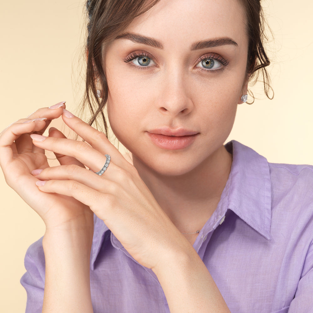 The Moma Eternity Ring – With Clarity